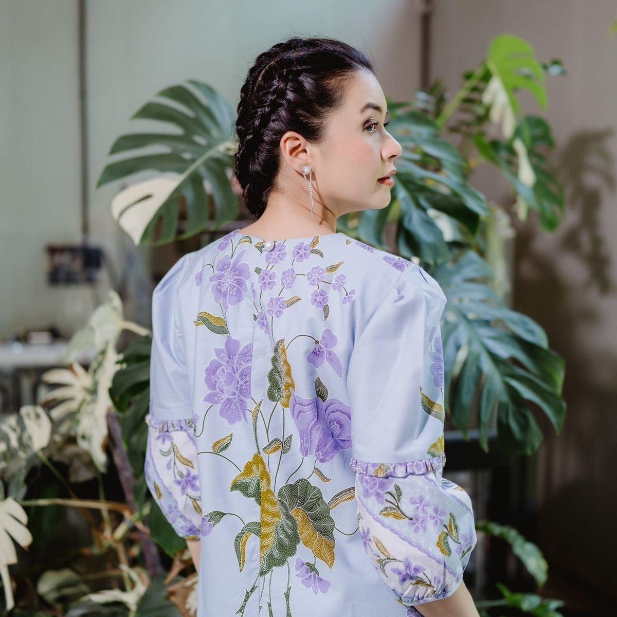 Pleated Round Batik Blouse | SOUTH FABRIC | KAMONMANEE