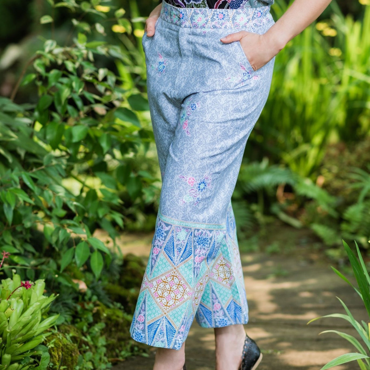 Signature Batik Pants | SOUTH FABRIC | KAMONMANEE